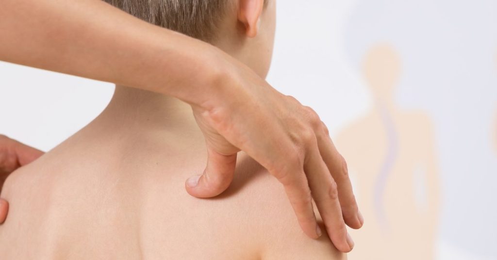 Wady postawy u dzieci | Rodzaje, przyczyny, leczenie